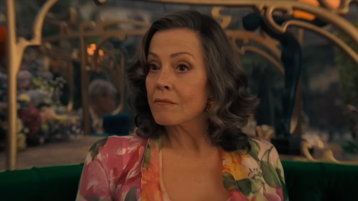 Sigourney Weaver Was ‘Enamored’ With Costar, Claims Dust Bunny Director ...
