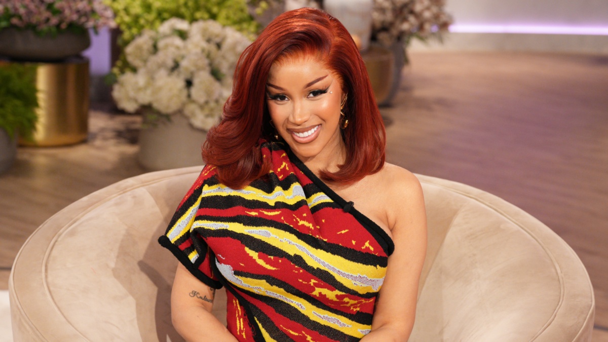 Cardi B Eats Banana While Giving a Lesson to Men - Mandatory