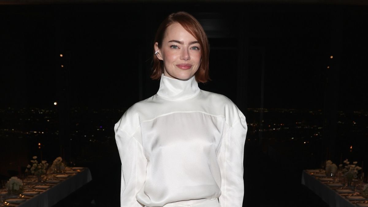Emma Stone Reveals What She Said to 'Ghosts' - Mandatory