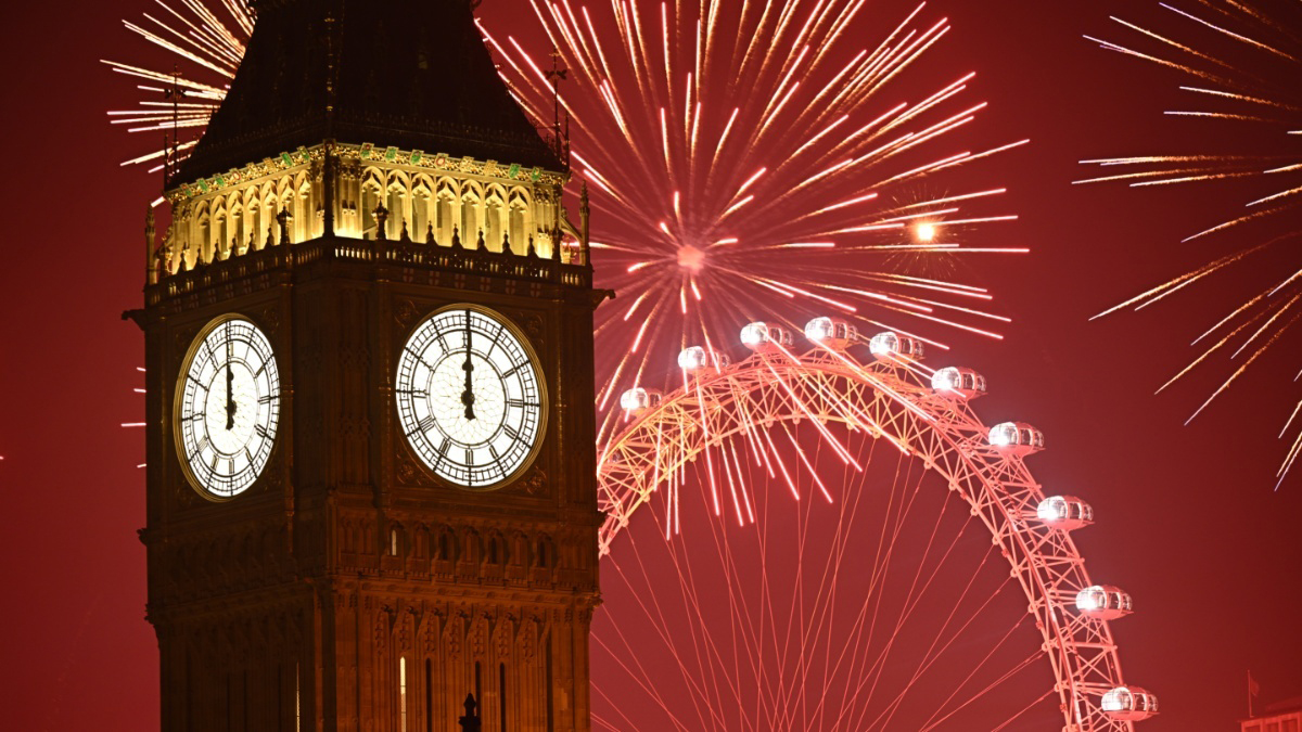 London’s New Year Fireworks X Jet2 Holiday Meme Crossover Is a Must ...