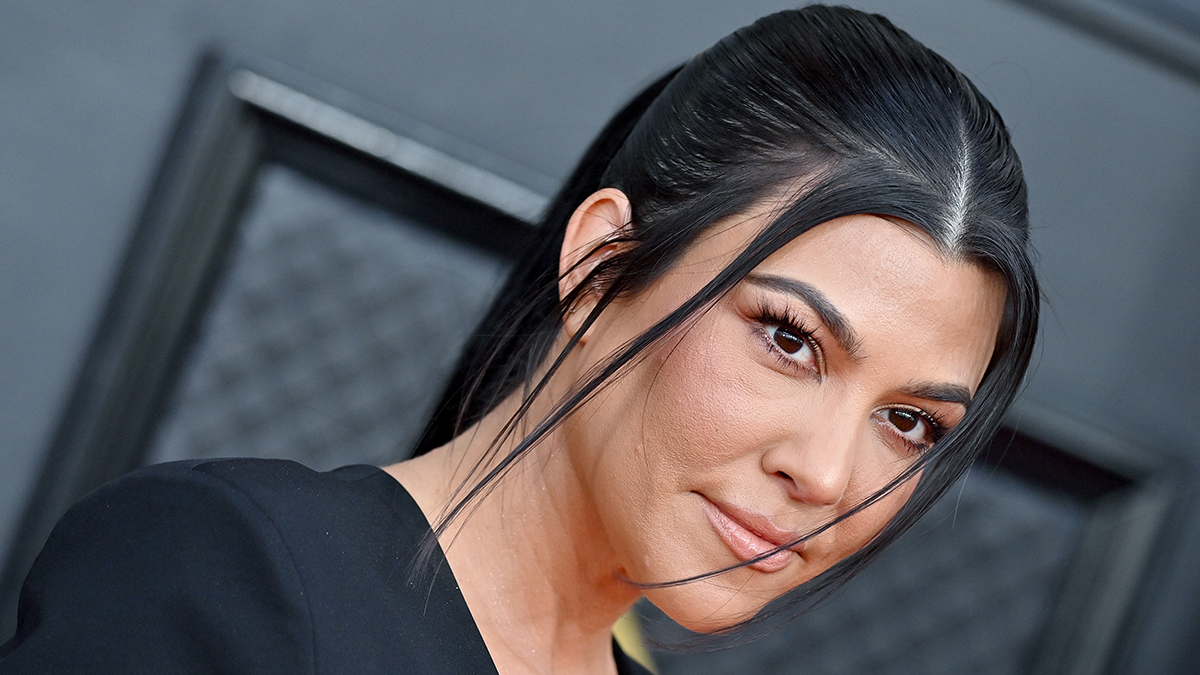 Kourtney Kardashian's Selfie in Low-Cut Top Will Take Your Breath Away ...