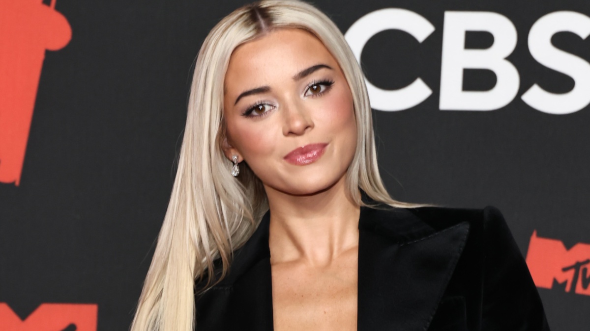 Livvy Dunne Gives It Her All in Vuori Bra Top & Shorts in New Video ...