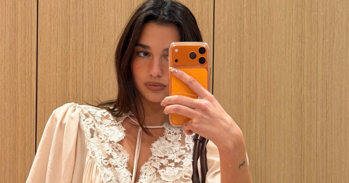 Dua Lipa's Low-Cut Top Exposes Lacey Bra - Mandatory