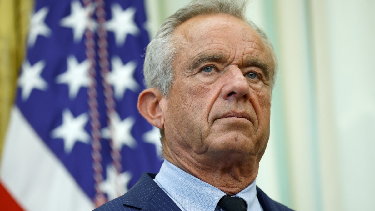 RFK Jr. Sparks Laughs as Duck Ringtone Interrupts Press Briefing ...