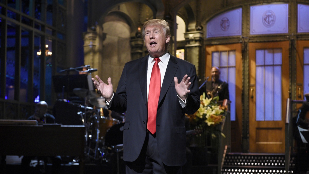 SNL Mocks Donald Trump With 'Cabinet of Curiosities' Joke - Mandatory
