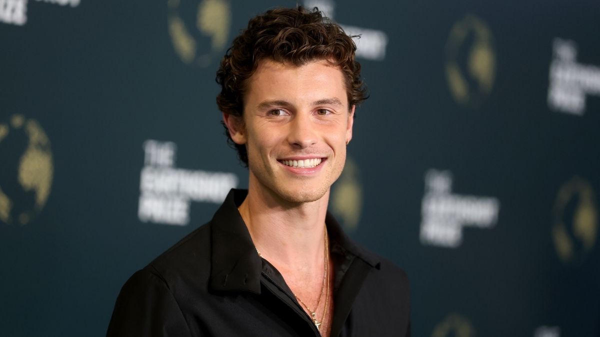 Shawn Mendes Looks 'Hot' in Nothing But Just Towel - Mandatory