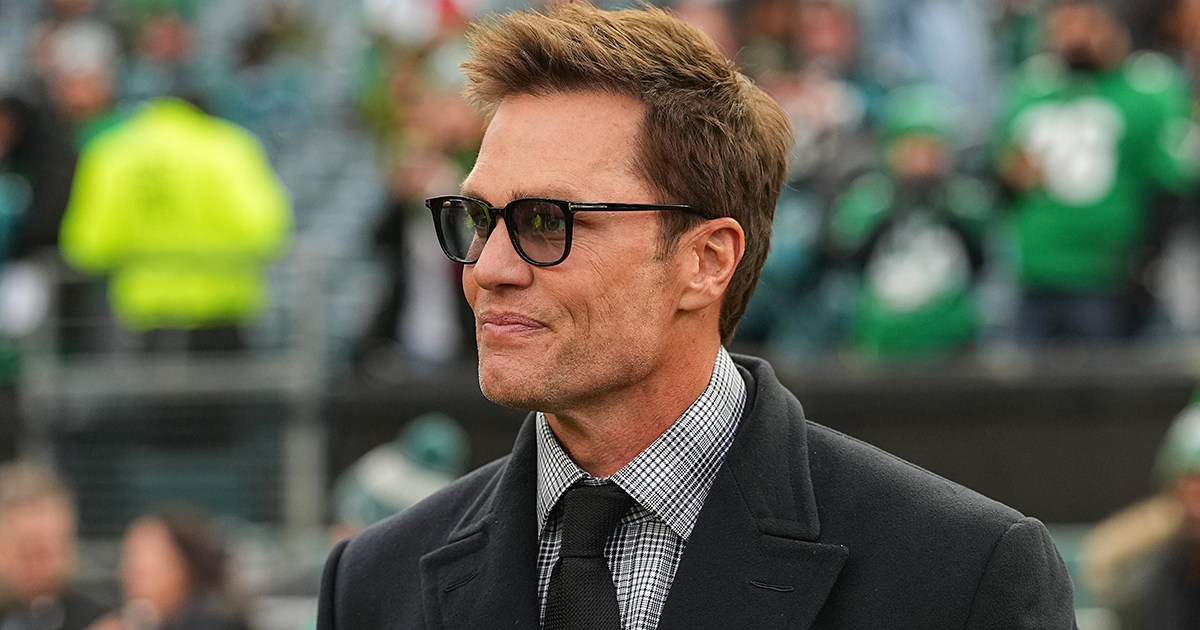 Tom Brady Goes ‘Professor Mode’ on Ball Throwing During NFL Game ...