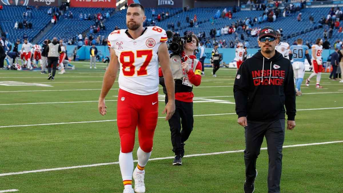Travis Kelce Walking off the Field After Chiefs Loss Has Fans Talking ...