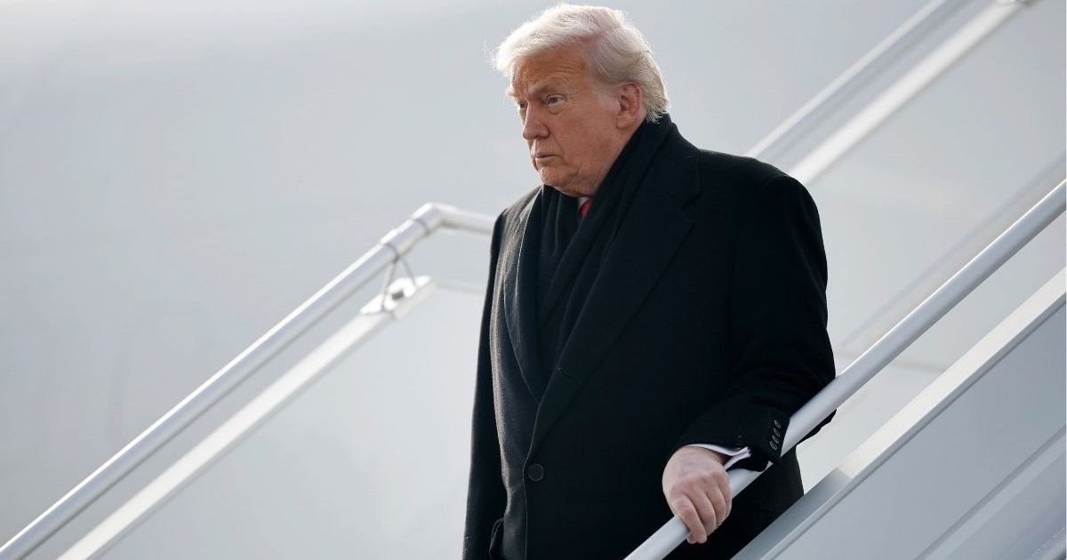 How Donald Trump Reacted to President Macron’s Aviator Sunglasses ...