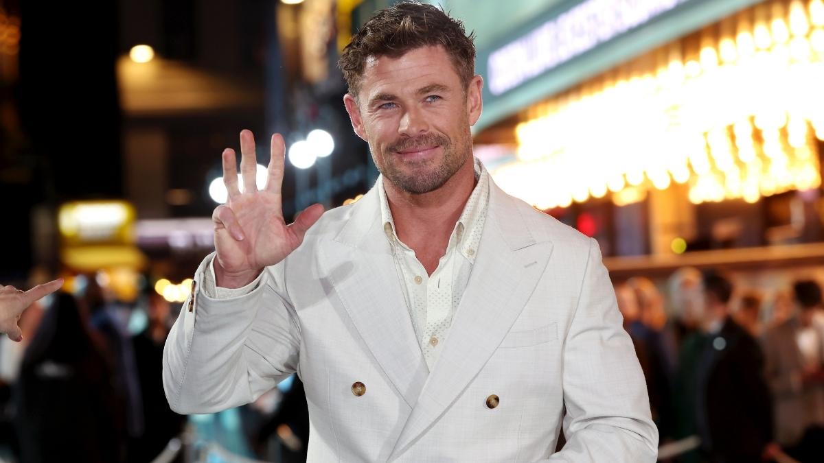Chris Hemsworth Wows in All-White Suit For Movie Premiere - Mandatory