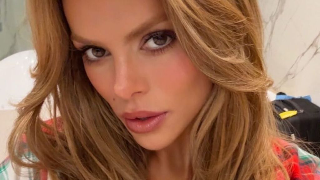 Brooks Nader’s Party Look in a Skin-Tight Bodysuit Has Eyes Glued ...