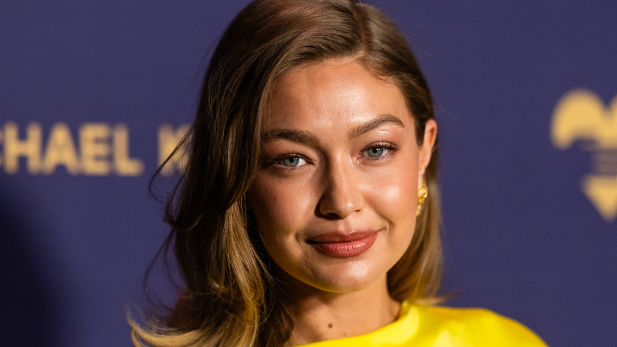 Gigi Hadid Looks 'Hot' in Sheer Top & New Hair - Mandatory