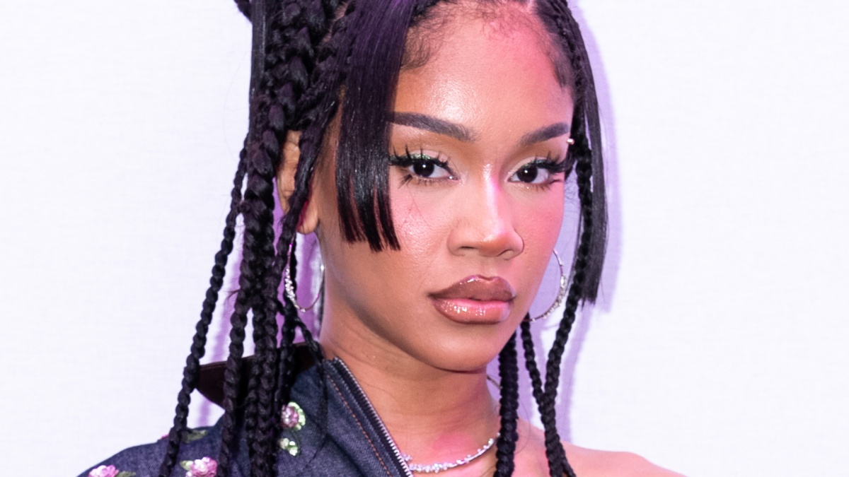 Saweetie Wearing Cut-Out Dress Looks Hotter Than Advertised - Mandatory