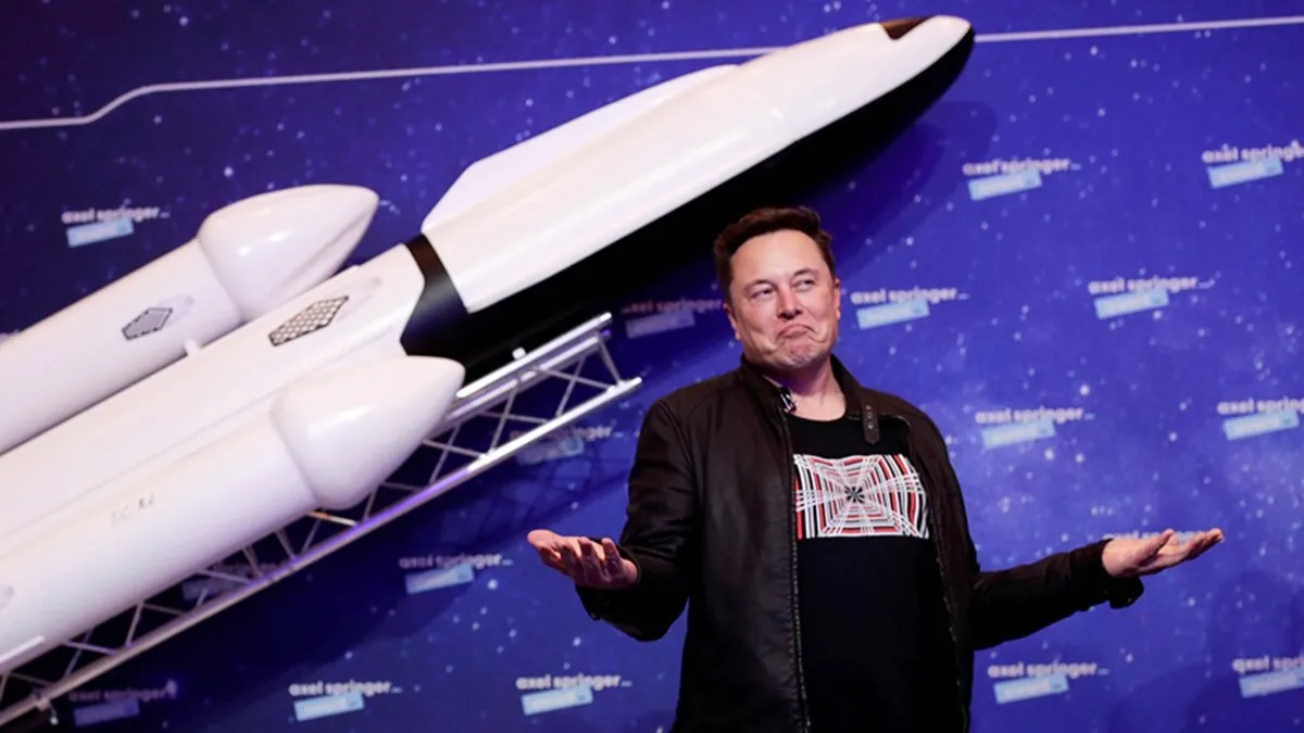 Elon Musk's SpaceX Will Aim for the Moon Instead of Mars - Mandatory