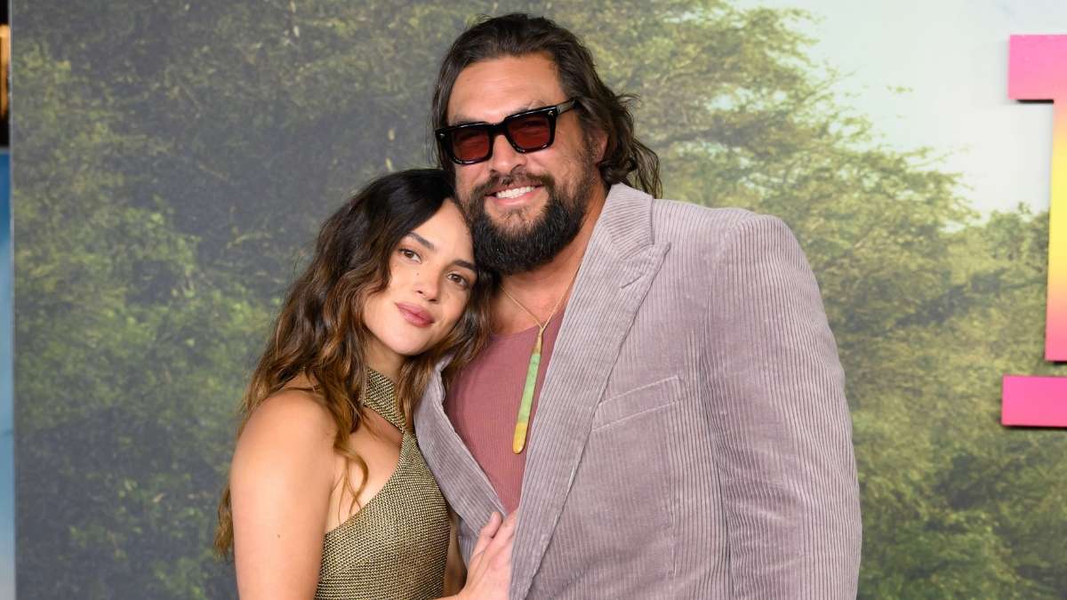 Jason Momoa Kisses GF Adria Arjona at Premiere: ‘Love of My Life ...