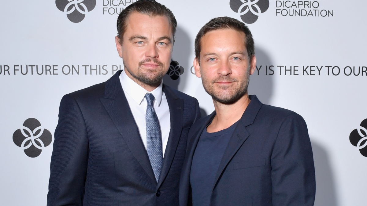 Leonardo DiCaprio & Tobey Maguire Shake It off for Ice Cube at Super ...