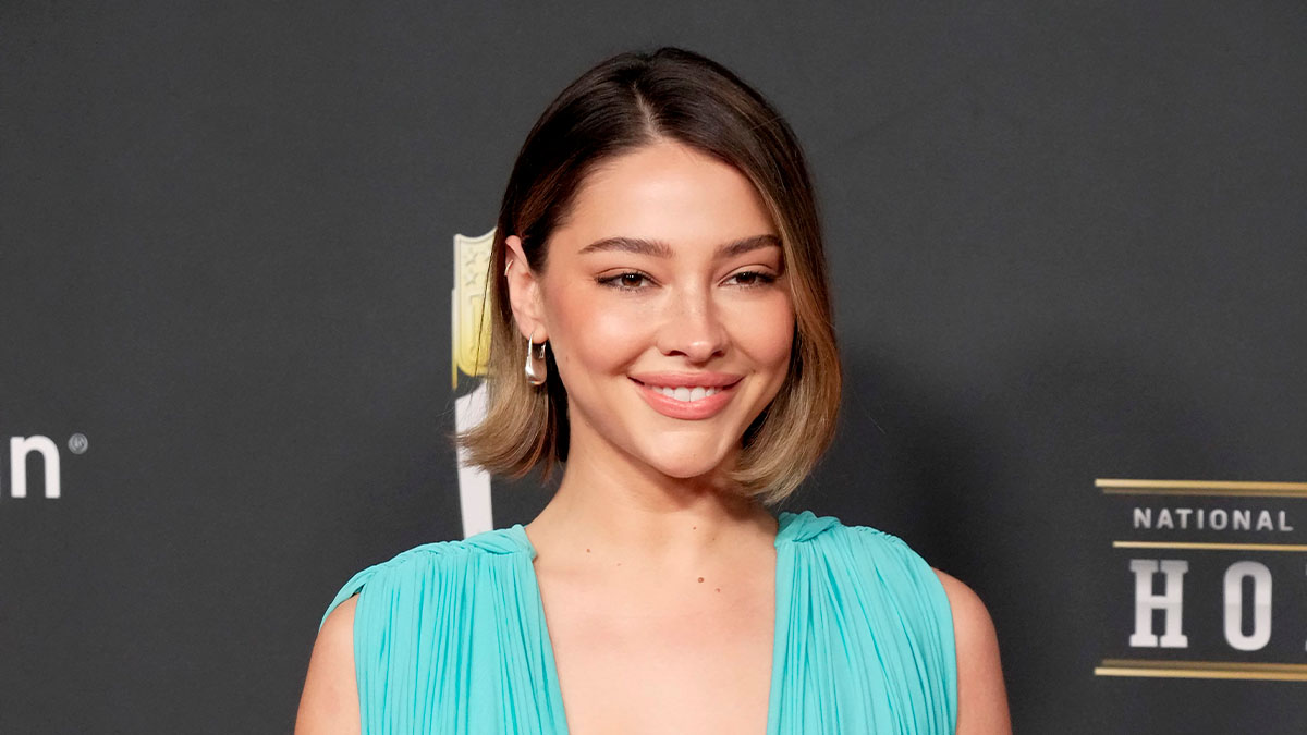 Madelyn Cline Stuns in Plunging Blue Dress at NFL Honors - Mandatory