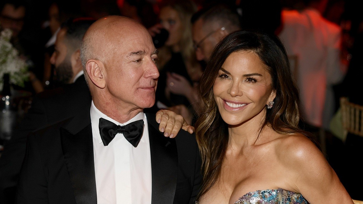 Jeff Bezos' Wife Will Pick the Next James Bond — Source - Mandatory