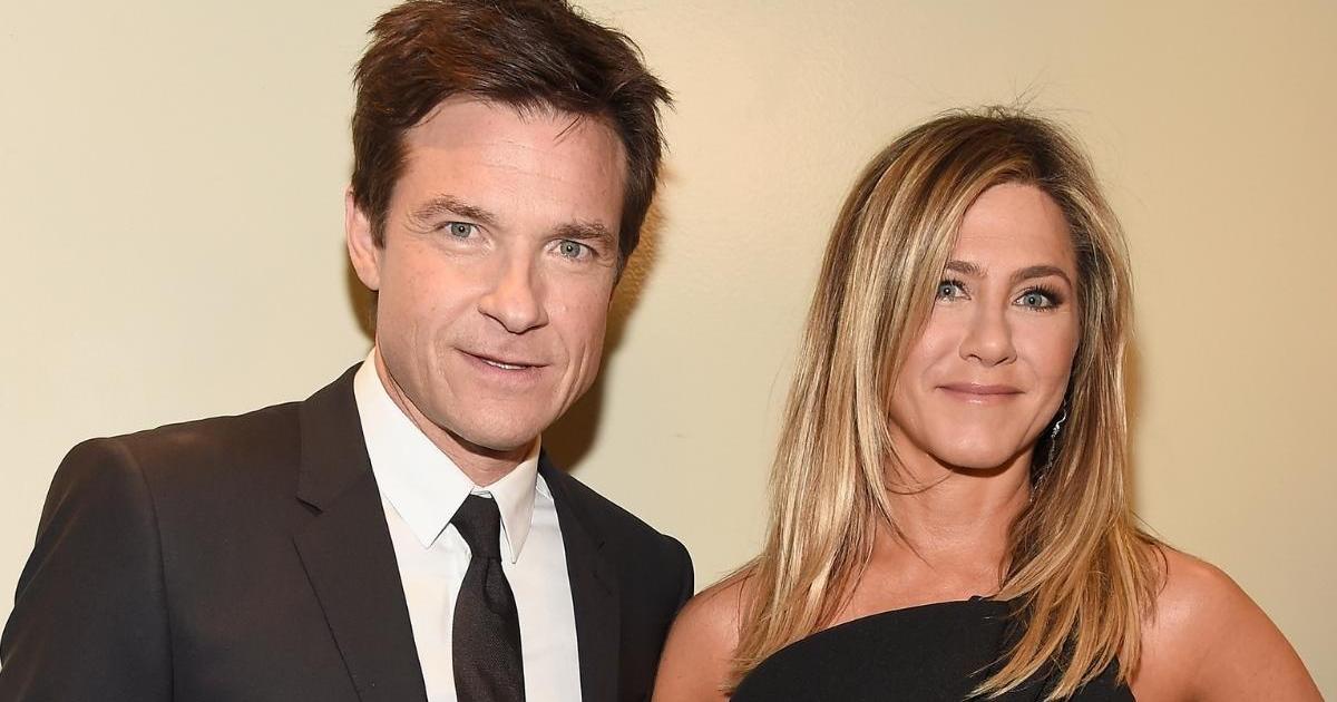 Jason Bateman Gets His Hair Makeover By Jennifer Aniston - Mandatory