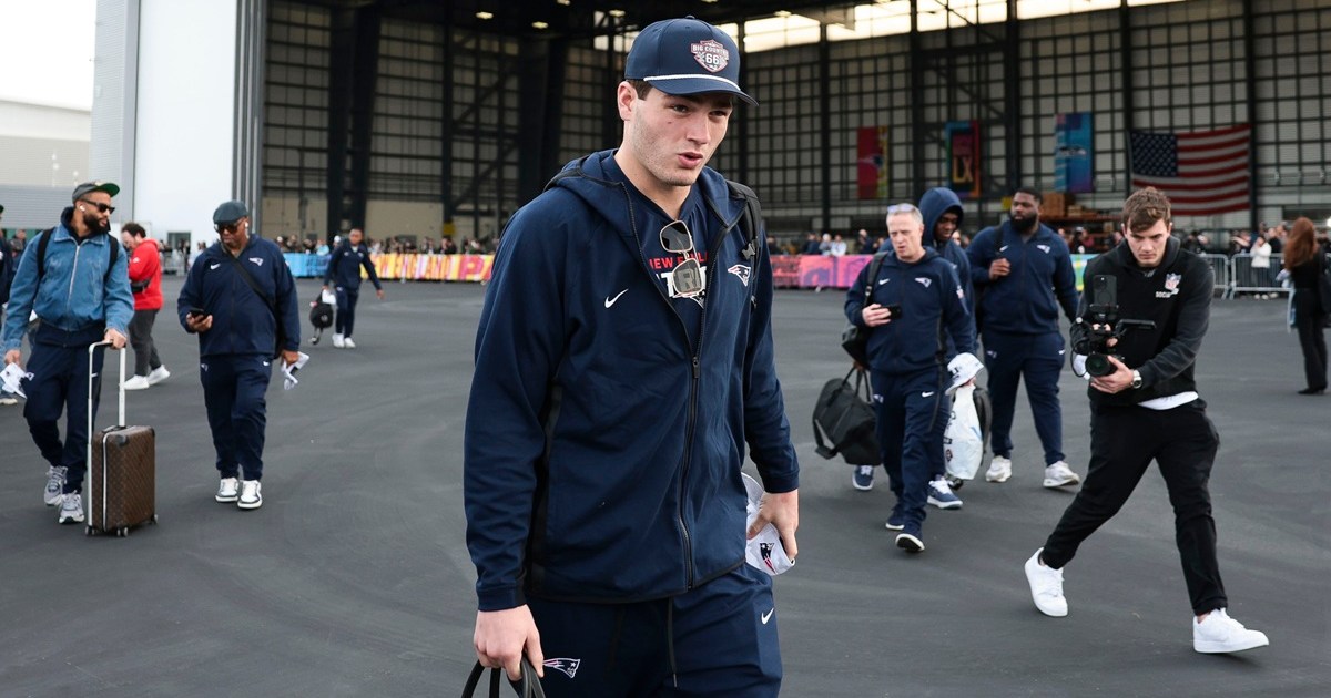Drake Maye Photos Provide Update on Shoulder Injury - Mandatory