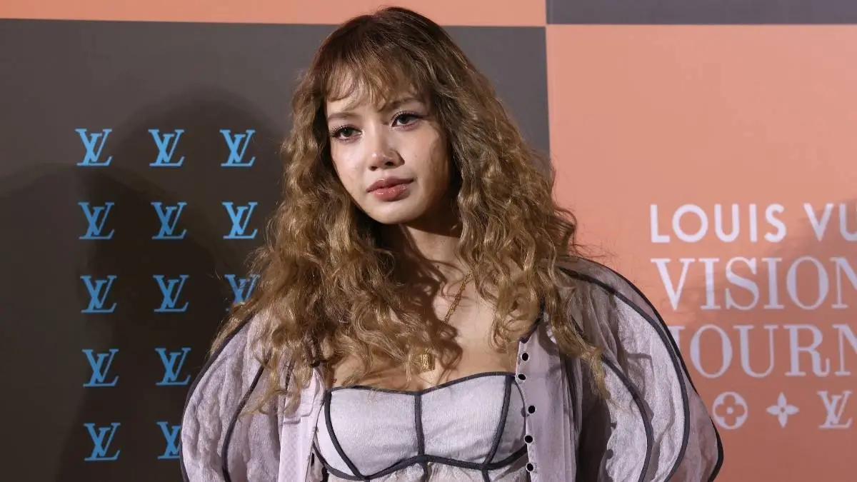 BLACKPINK’s Lisa Goes Backless in Mini Dress for Shiseido Appearance ...
