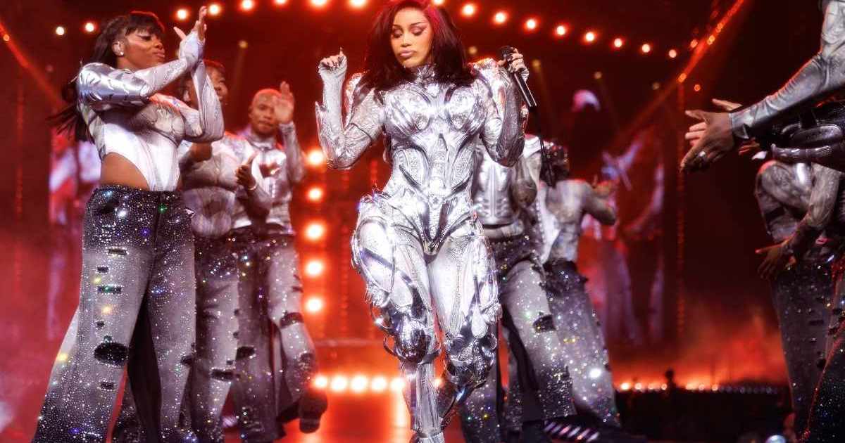 Cardi B Apologizes After Accidentally Messing Up Fan's Hair at Concert ...