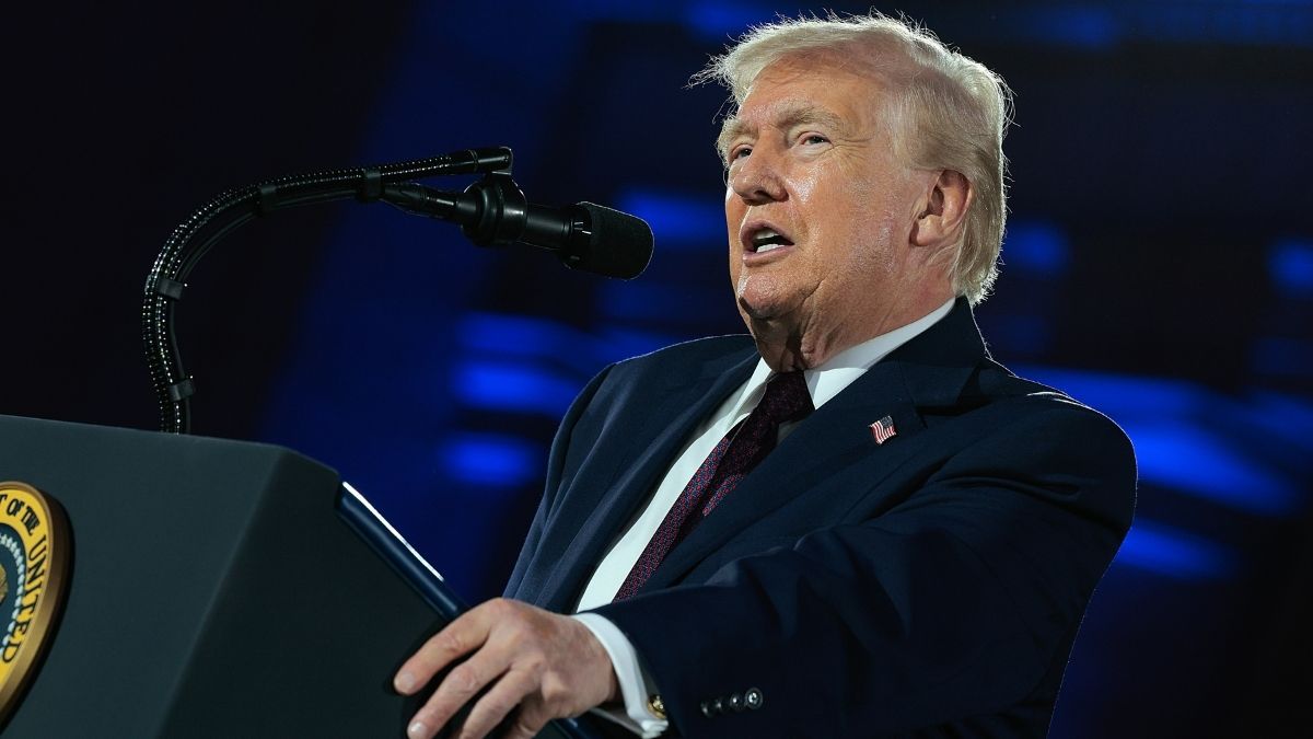 Donald Trump Announces New Order for TSA & DHS Shutdown - Mandatory