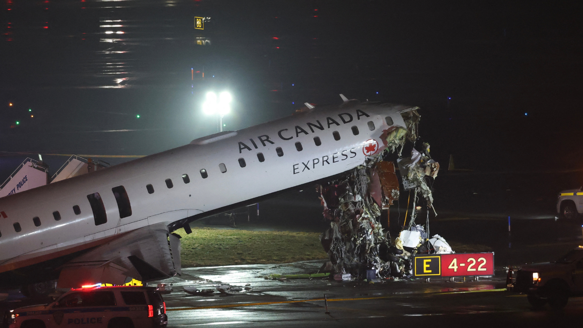 Air Canada Crash: Plane Hits Fire Truck at LaGuardia Airport - Mandatory