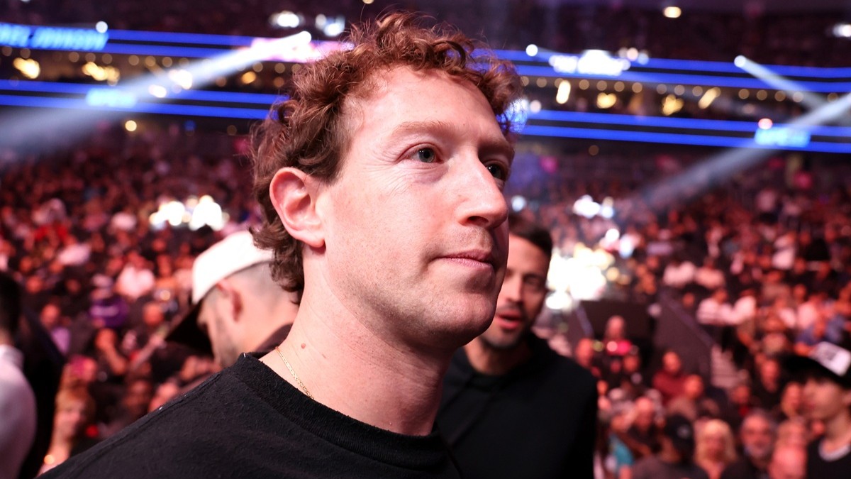 Mark Zuckerberg Got Booed at UFC Event & Internet Has Some Thoughts ...