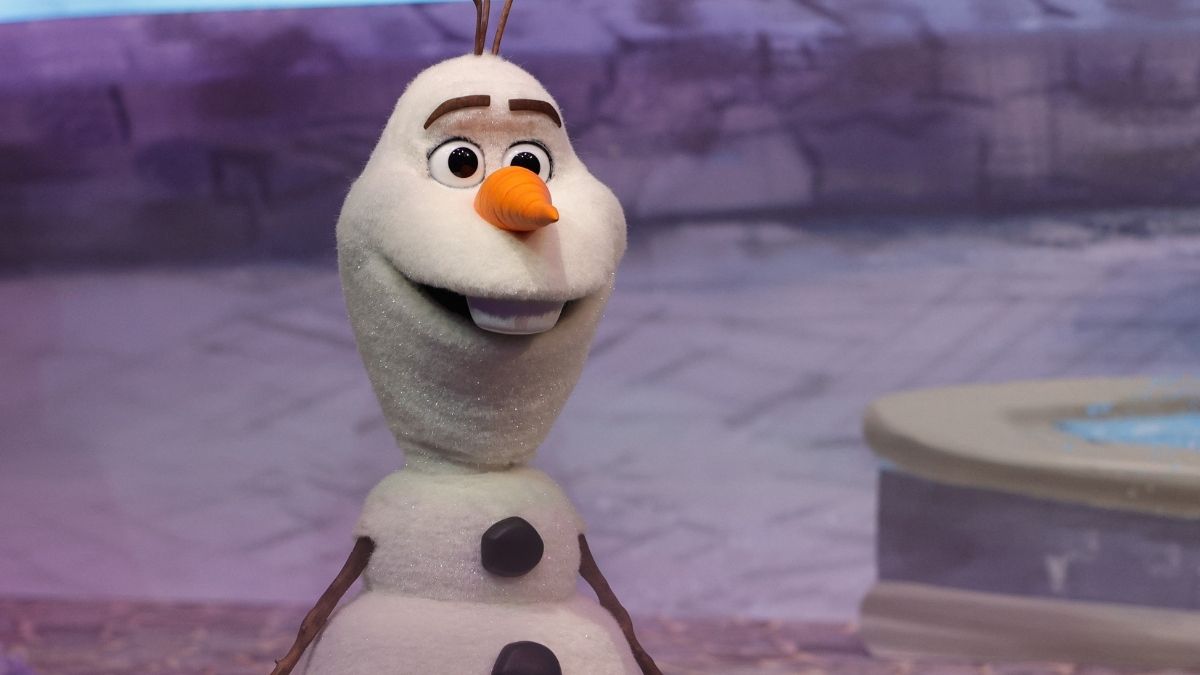 Disney’s AI Olaf Animatronic ‘Just Died’ on Disneyland Paris Debut ...
