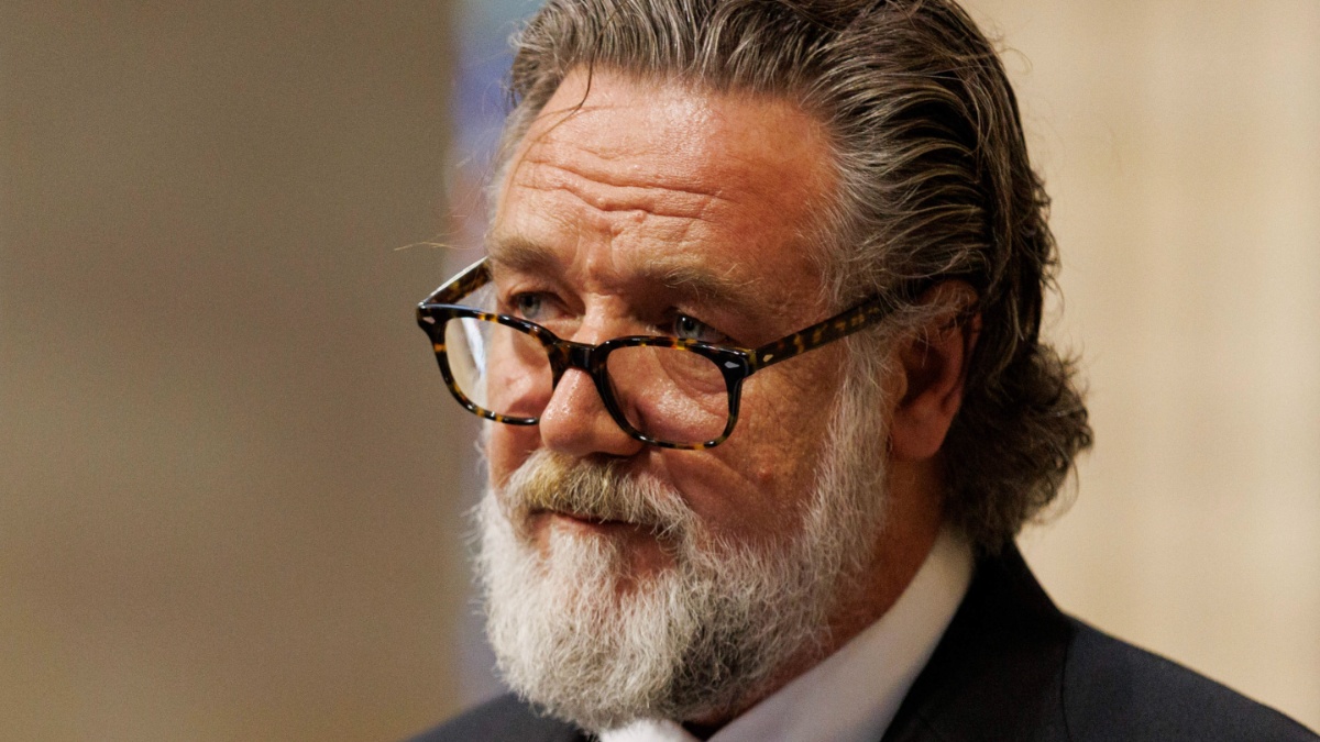 Release Date Set for Ethan Hawke & Russell Crowe's New Thriller Movie ...
