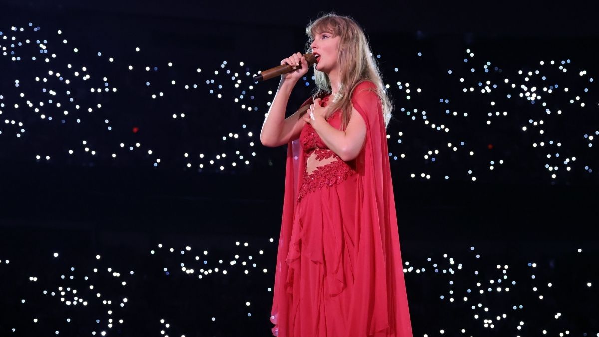 Taylor Swift’s Fanbase Officially Recognized on the Dictionary - Mandatory