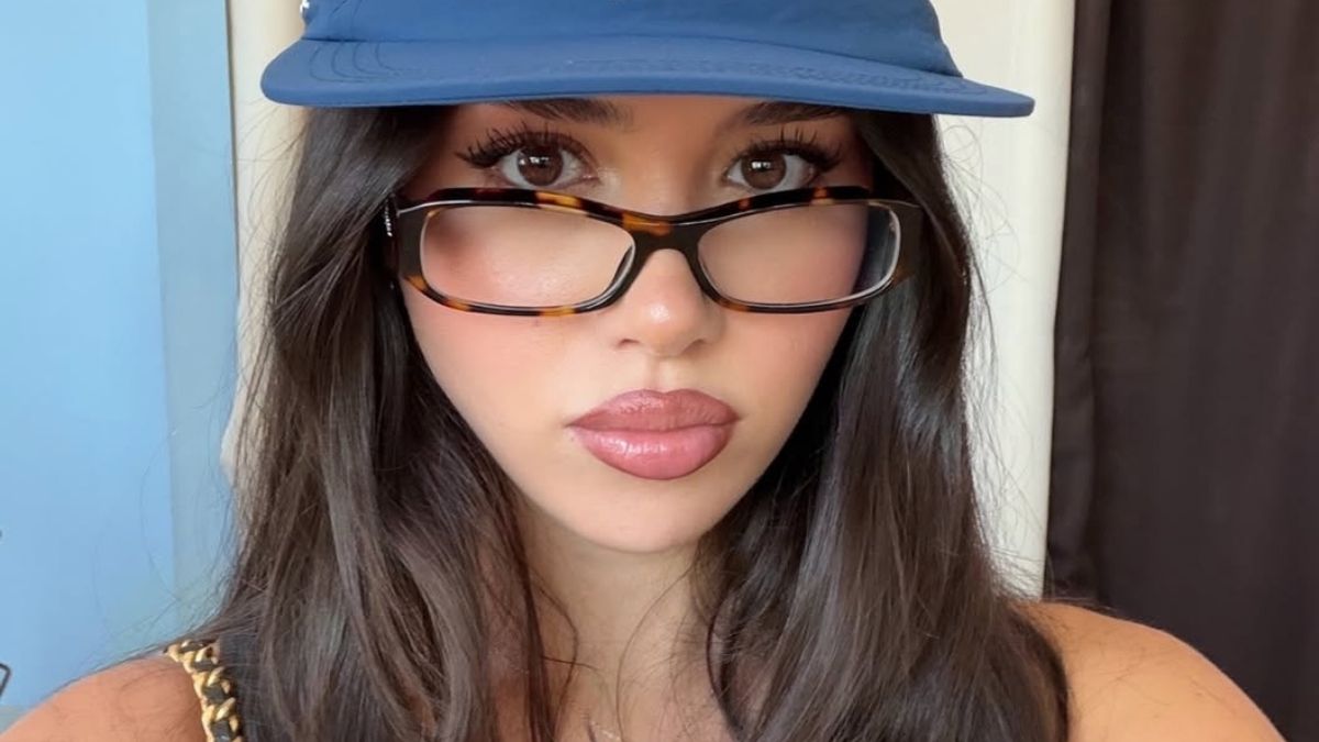 Amanda Diaz’s White Bikini Top Look Perfectly Mixes Cute With Bold ...