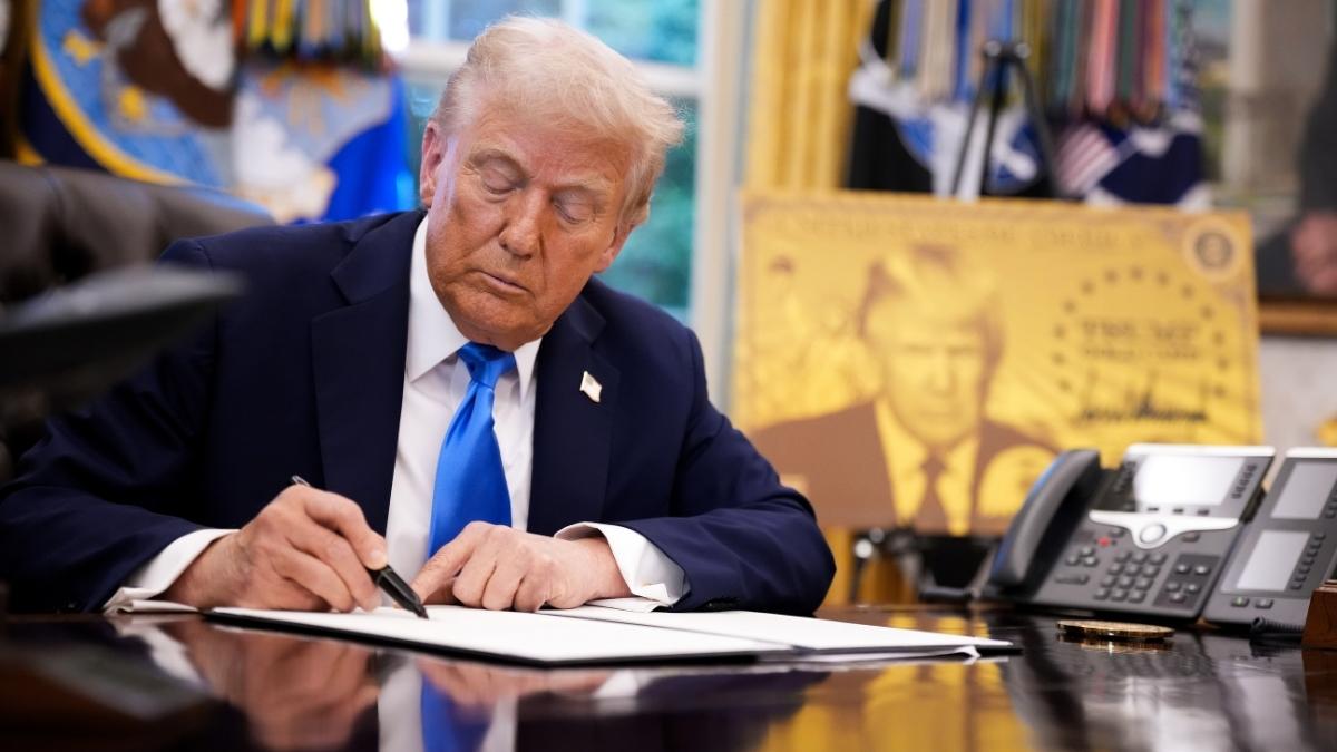 Donald Trump's Gold Card Visa Granted to 1 Person So Far - Mandatory