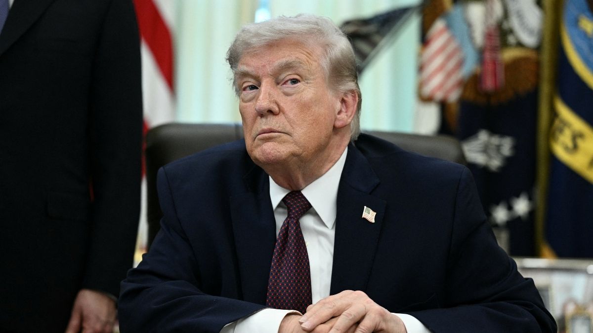 Donald Trump Blames Joe Biden for Lincoln Memorial Reflecting Pool ...