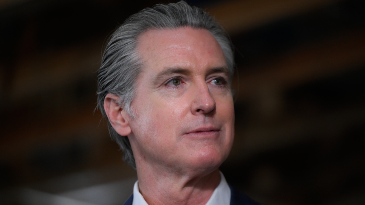 Gavin Newsom Makes 2-Word Remark After Donald Trump Appears To Be ...
