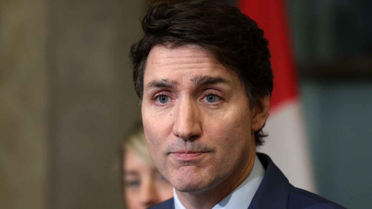 Justin Trudeau Called Out For Using Plastic Cup at Coachella - Mandatory