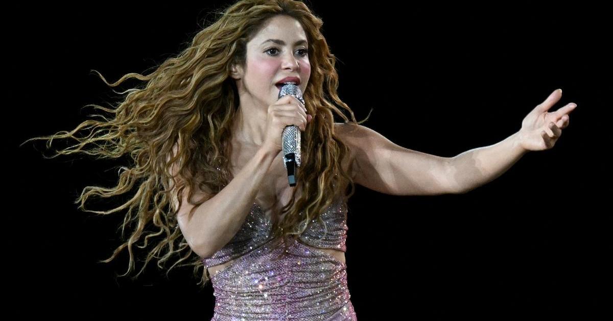 Shakira’s Crew Member Dies in ‘Crushing’ Brazil Concert Stage Incident ...