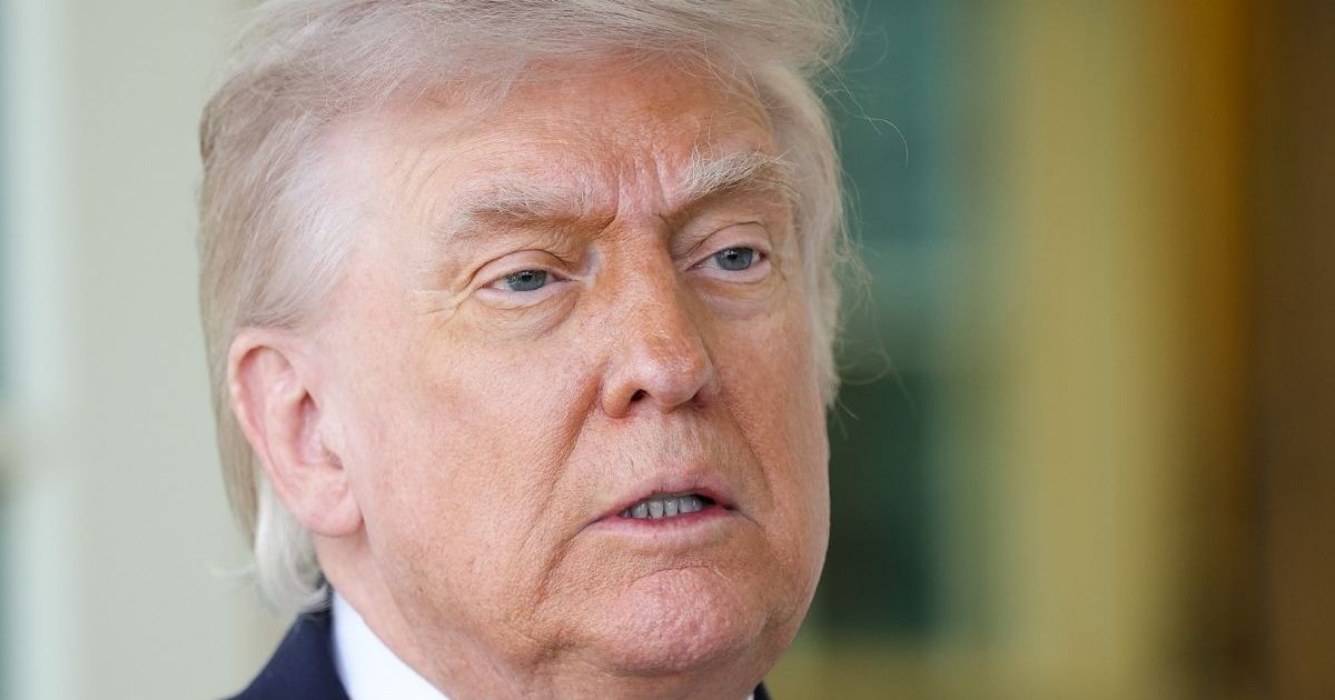 Donald Trump Lashes Out at 'Sleazebag' Joe Kent & Tucker Carlson ...