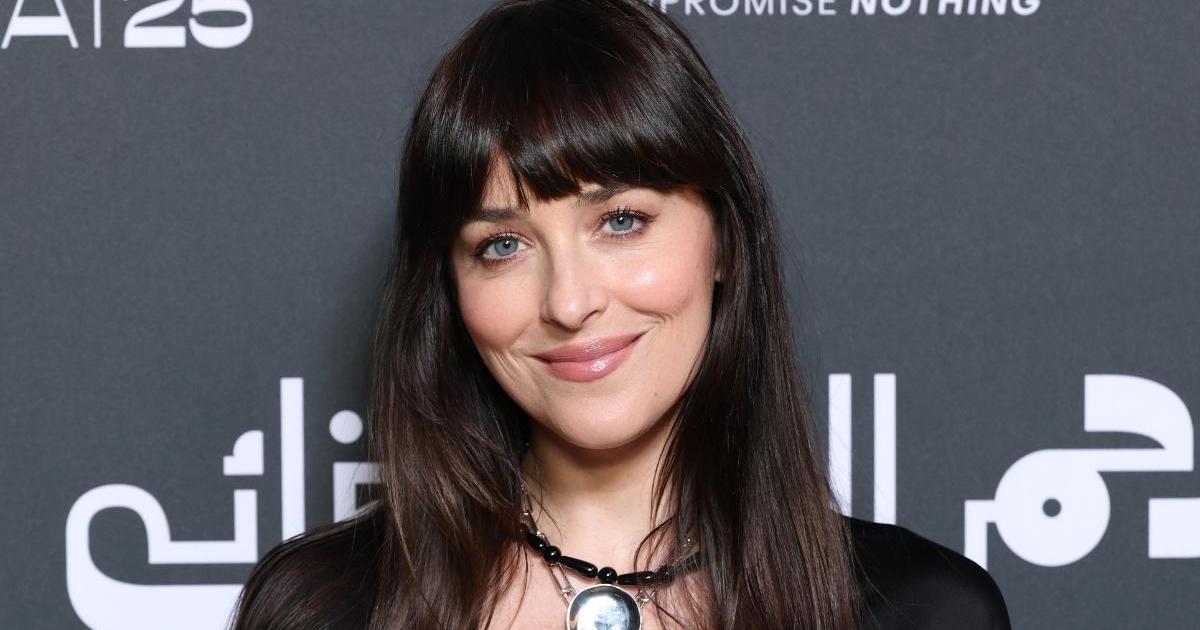 Dakota Johnson & Anne Hathaway's Gripping Thriller Verity Gets First ...