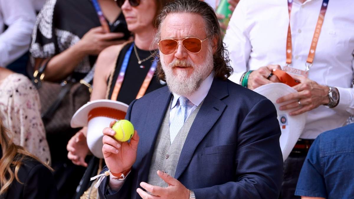 Watch Russell Crowe Take a Catch at the French Open Match - Mandatory