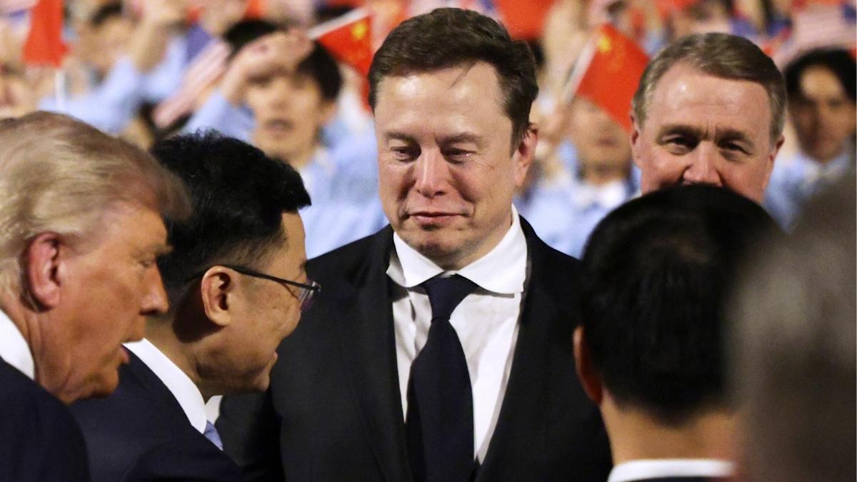 Elon Musk Twirling With His Phone in China Sparks Hilarious Reactions ...