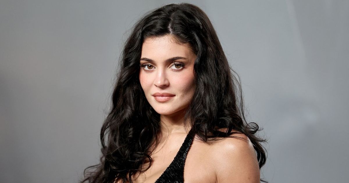 Kylie Jenner Recalls Paparazzi Calling Her a 'F*ing St' - Mandatory