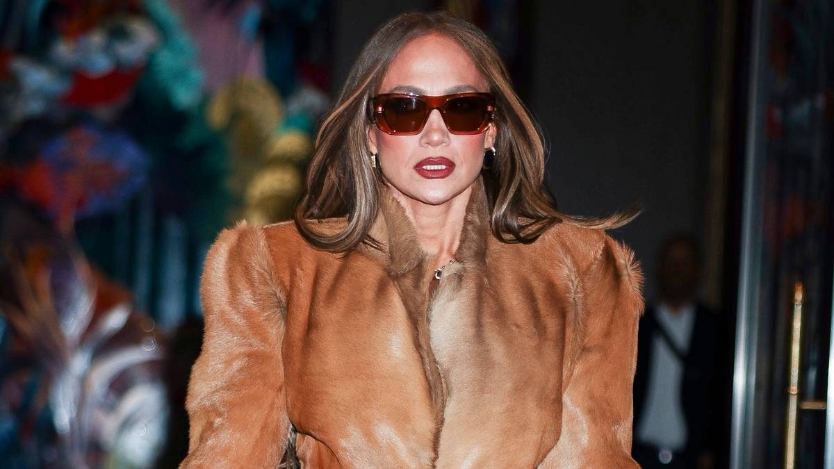 Jennifer Lopez's Staged Paparazzi Moment Was 'Intentional' — Source ...
