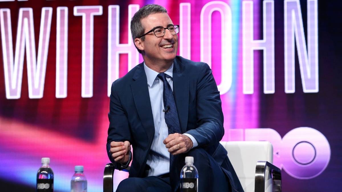 John Oliver Mocks Donald Trump & JD Vance Over Reflecting Pool AI Image ...