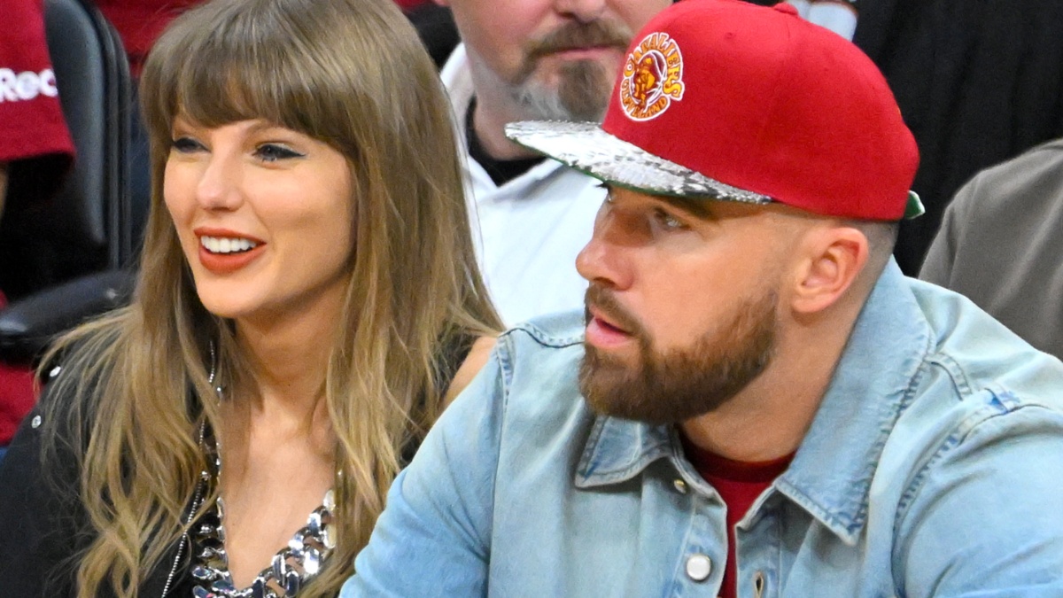 Travis Kelce’s Courtside Beer Chug Draws Reaction From Taylor Swift ...