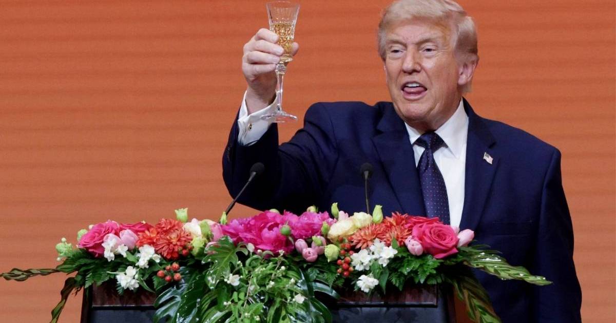 'Does Donald Trump Drink Alcohol?' Trends After Viral State Dinner ...