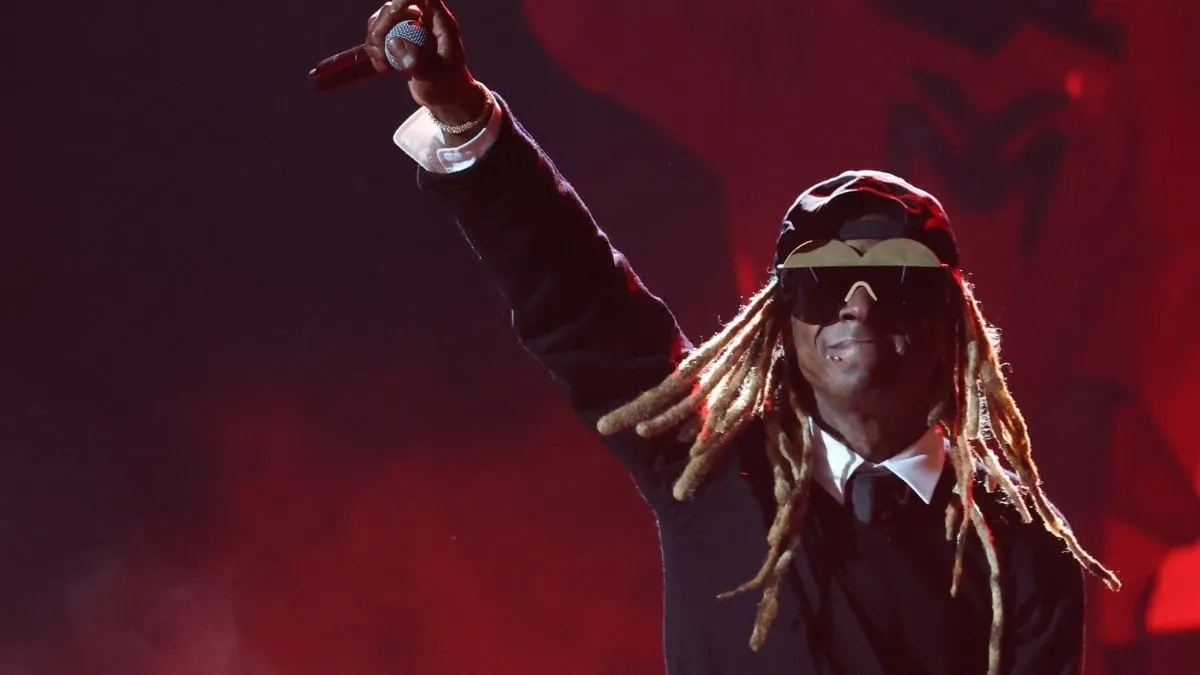Rapper Lil Wayne Is Engaged to Indiana Woman in Her 20s — Report ...