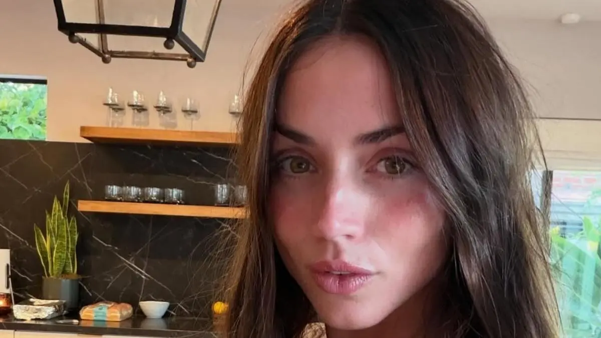 Ana de Armas Wows in Dangerously Plunging Dress With Sky-High Slit ...