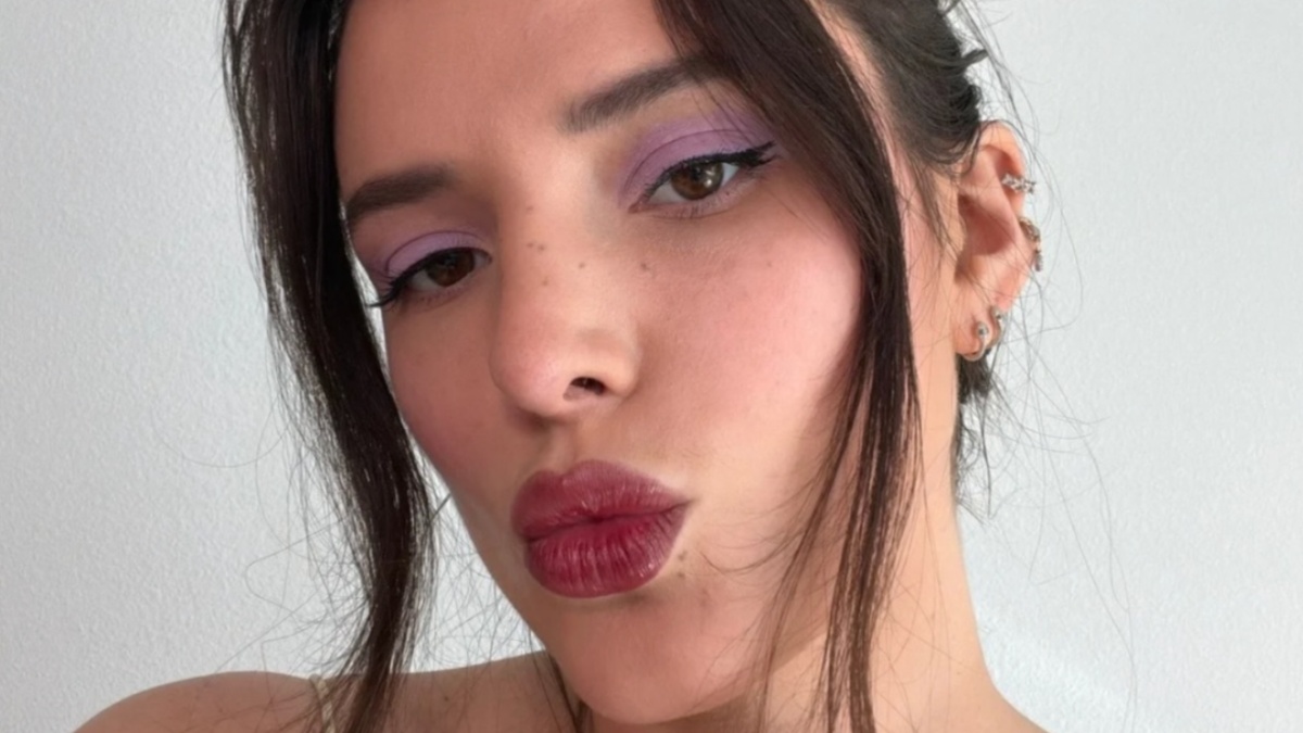 Bella Thorne's Hip-High Slit Makes Her Plunging Dress Even More Daring ...